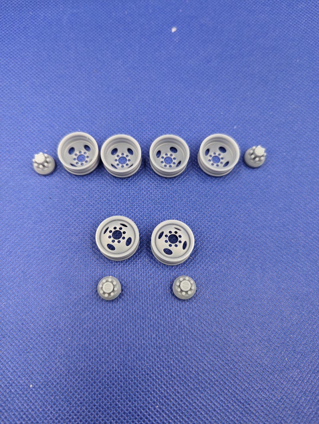 4 HOLE 8 Lug 18" wheels 4WD Front Hubs (4 rear wheels & 2 Rear Hubs (2 ...