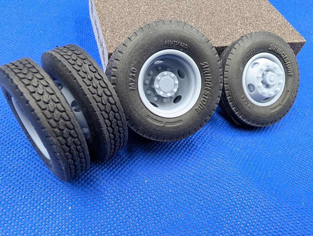 5 Hole Budd Wheels with Bridgestone Real rubber tires, 10 wheel / tire ...